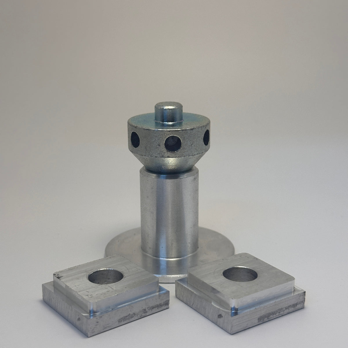 Adjustable load-bearing structural support bay pole jack for UPVC/alum ...